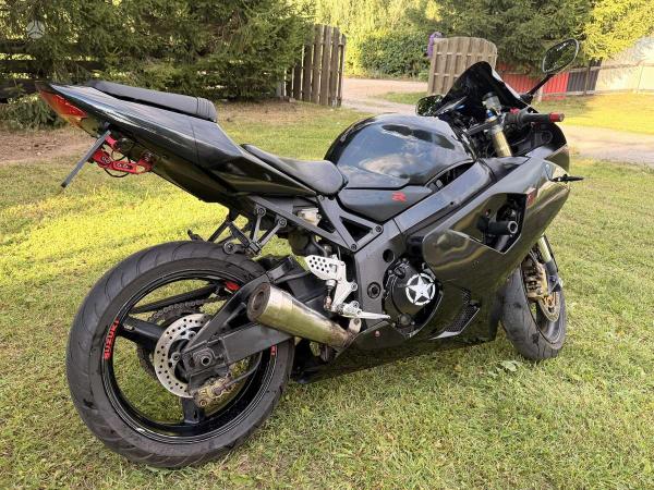 Черный Сузуки GSX-R 2004 в Вильнюс, объемом двигателя 0.60 л и пробегом 115 тыс. км за 2500 €, фото 4 на AUTOMOTO.COM.LV