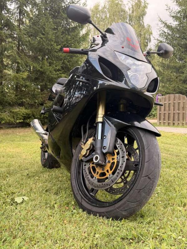 Черный Сузуки GSX-R 2004 в Вильнюс, объемом двигателя 0.60 л и пробегом 115 тыс. км за 2500 €, фото 5 на AUTOMOTO.COM.LV
