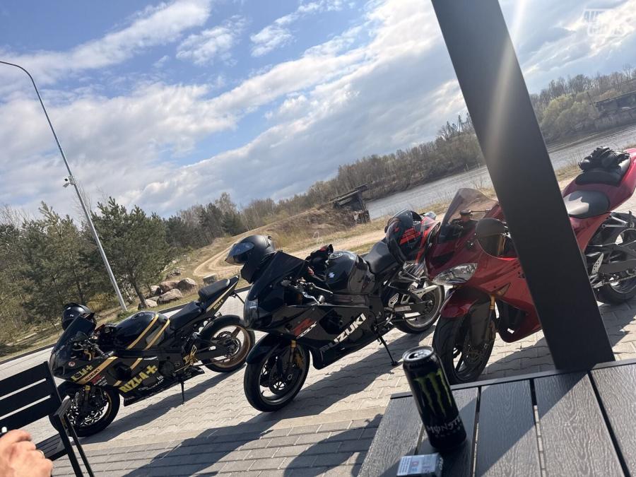 Melns Suzuki GSX-R 2004 Klaipėda, ar dzinēja tilpumu 1.00 L un nobraukumu 35 tūkst. km par 3500 €, foto 8 vietnē AUTOMOTO.COM.LV