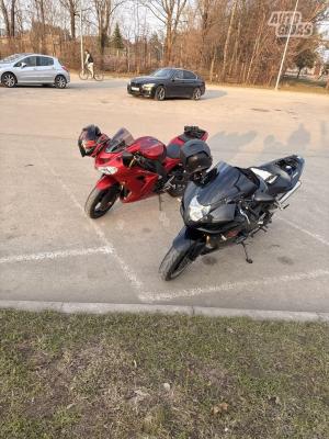 Melns Suzuki GSX-R 2004 Klaipėda, ar dzinēja tilpumu 1.00 L un nobraukumu 35 tūkst. km par 3500 €, foto 10 vietnē AUTOMOTO.COM.LV