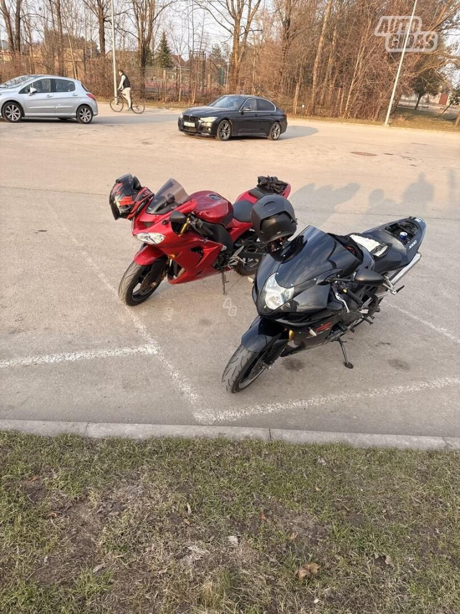 Melns Suzuki GSX-R 2004 Klaipėda, ar dzinēja tilpumu 1.00 L un nobraukumu 35 tūkst. km par 3500 €, foto 10 vietnē AUTOMOTO.COM.LV