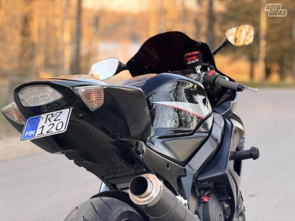 Melns Suzuki GSX-R 2006 Utena, ar dzinēja tilpumu 1.00 L un nobraukumu 72 tūkst. km par 4700 €, foto 7 vietnē AUTOMOTO.COM.LV