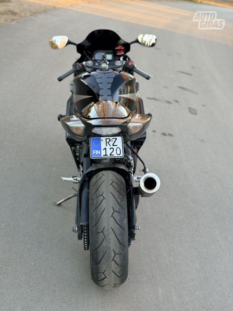 Melns Suzuki GSX-R 2006 Utena, ar dzinēja tilpumu 1.00 L un nobraukumu 72 tūkst. km par 4700 €, foto 14 vietnē AUTOMOTO.COM.LV