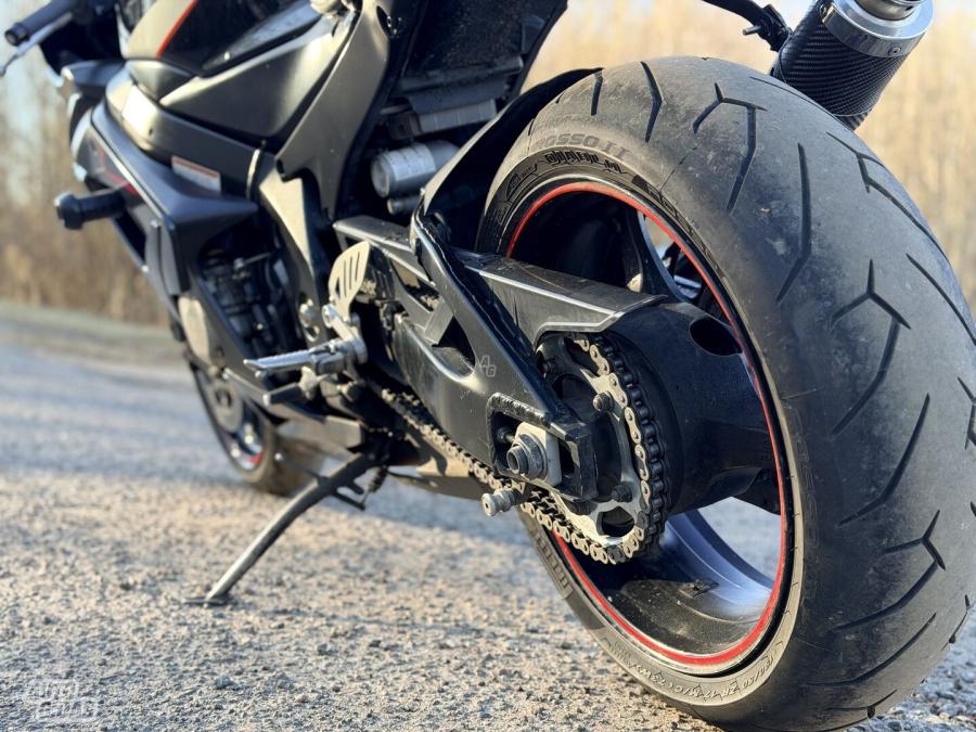 Melns Suzuki GSX-R 2006 Utena, ar dzinēja tilpumu 1.00 L un nobraukumu 72 tūkst. km par 4700 €, foto 16 vietnē AUTOMOTO.COM.LV
