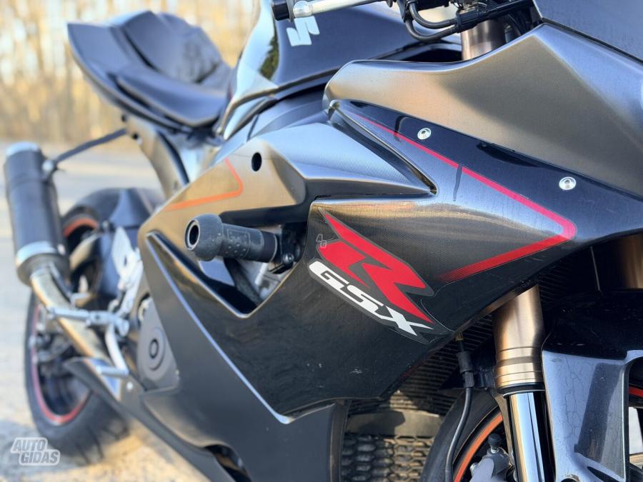 Melns Suzuki GSX-R 2006 Utena, ar dzinēja tilpumu 1.00 L un nobraukumu 72 tūkst. km par 4700 €, foto 17 vietnē AUTOMOTO.COM.LV