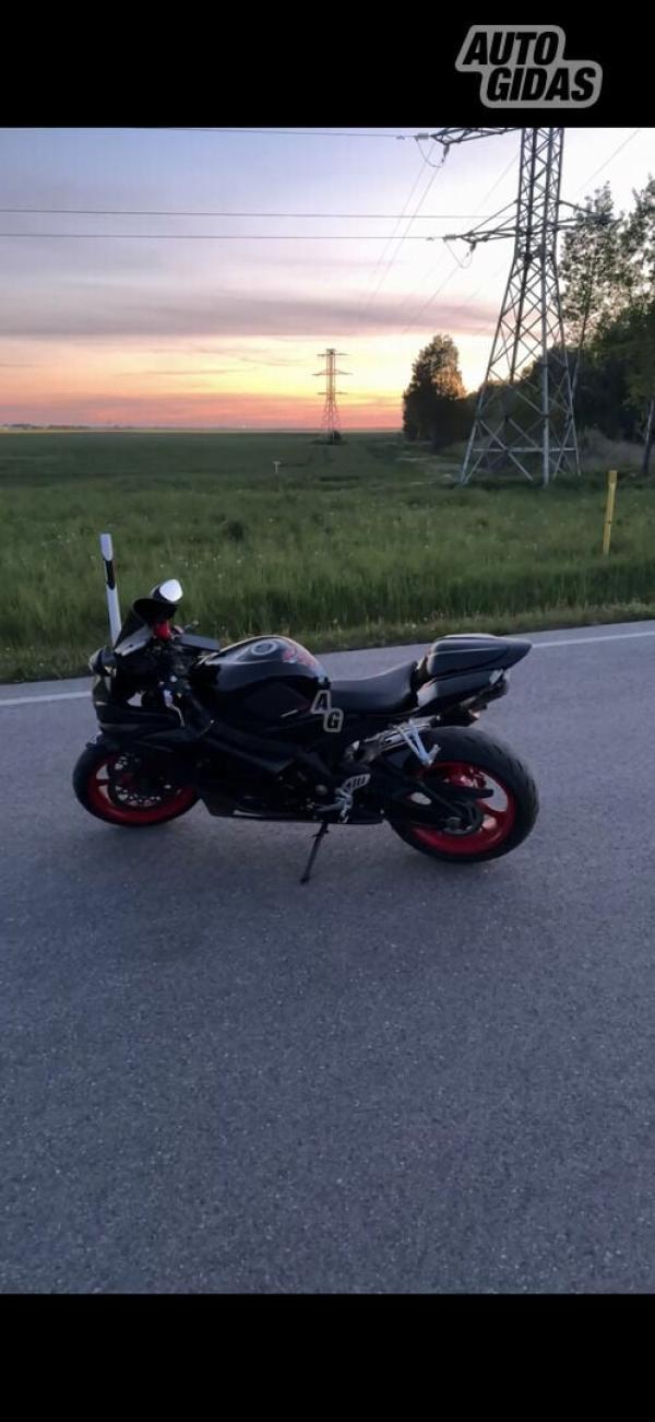 Melns Suzuki GSX-R 2006 Kauņa, ar dzinēja tilpumu 1.00 L un nobraukumu 47 tūkst. km par 4800 €, foto 3 vietnē AUTOMOTO.COM.LV