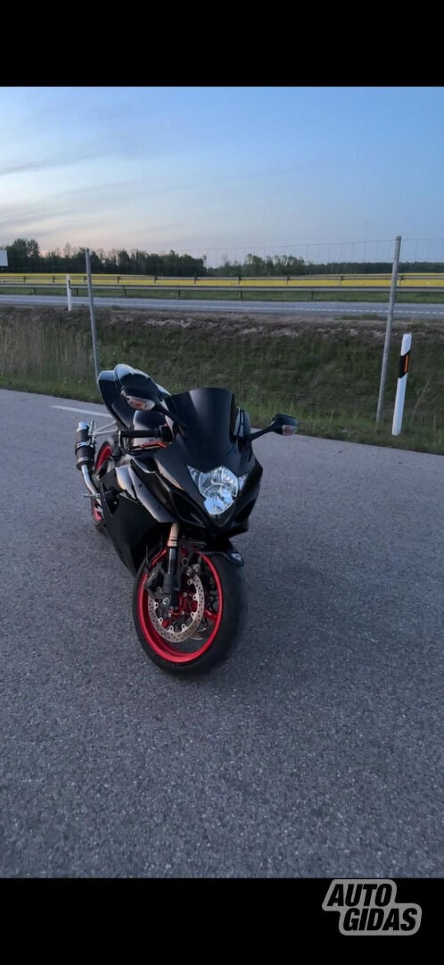 Черный Сузуки GSX-R 2006 в Каунас, объемом двигателя 1.00 л и пробегом 47 тыс. км за 4800 €, фото 1 на AUTOMOTO.COM.LV