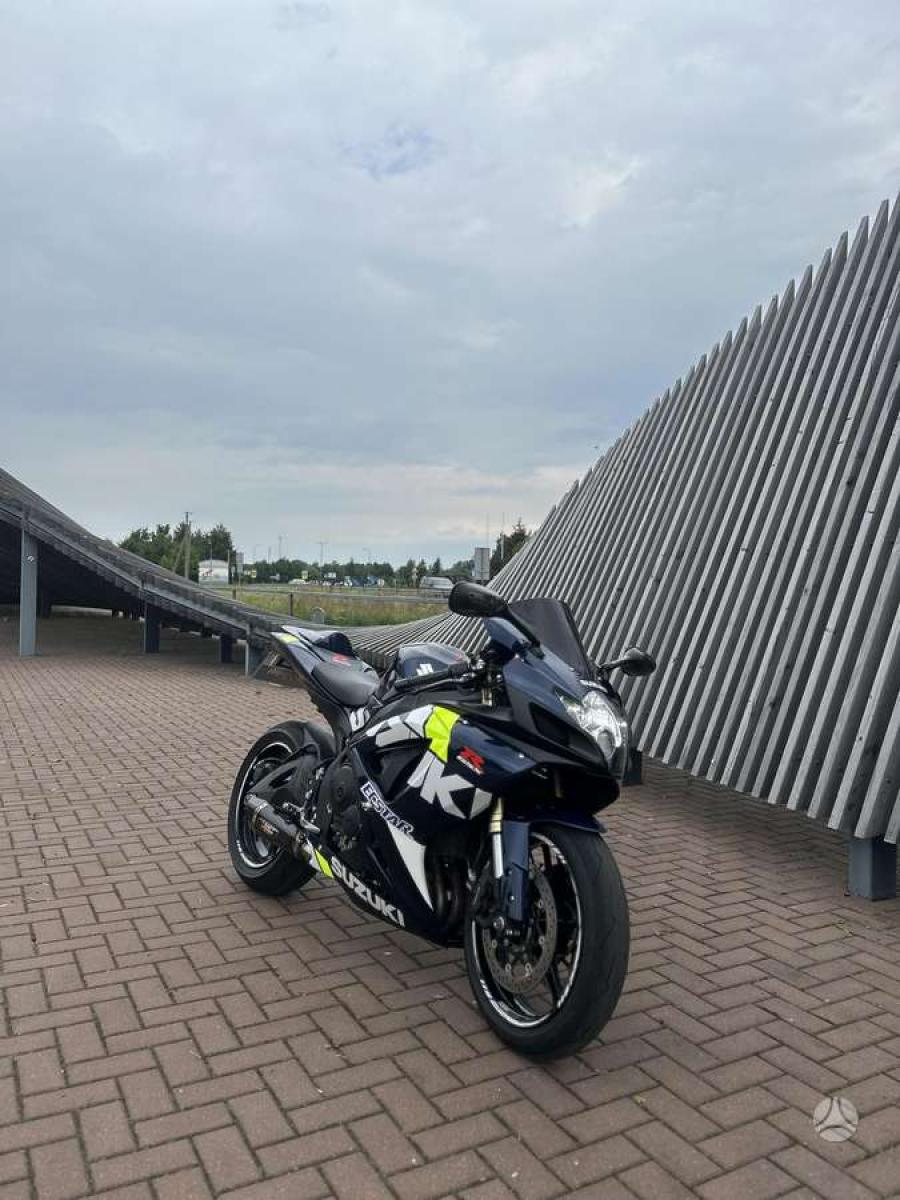 Black Suzuki GSX-R 2006 in Panevezys, with an engine capacity of 0.60 L and mileage of 38 thousand km for 4850 €, photo 1 on AUTOMOTO.COM.LV