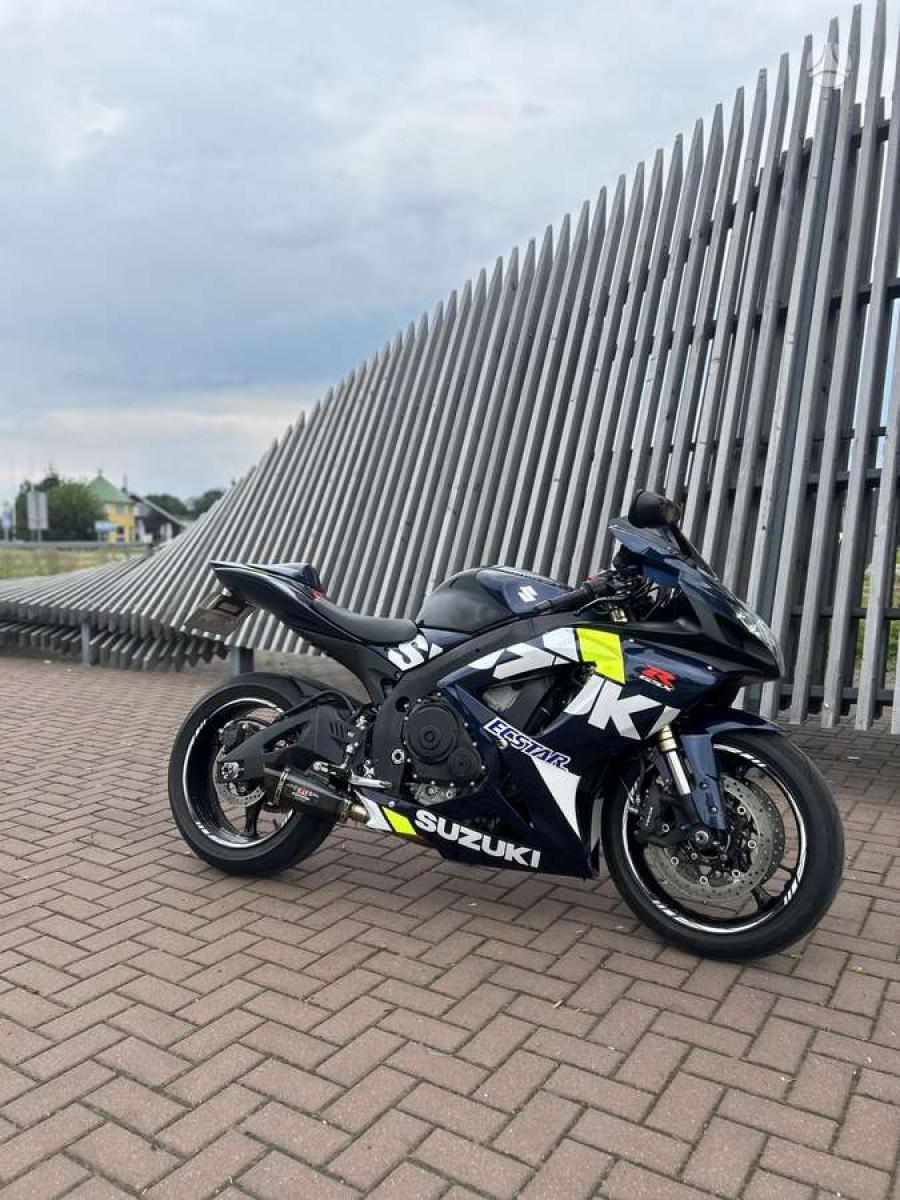 Black Suzuki GSX-R 2006 in Panevezys, with an engine capacity of 0.60 L and mileage of 38 thousand km for 4850 €, photo 3 on AUTOMOTO.COM.LV