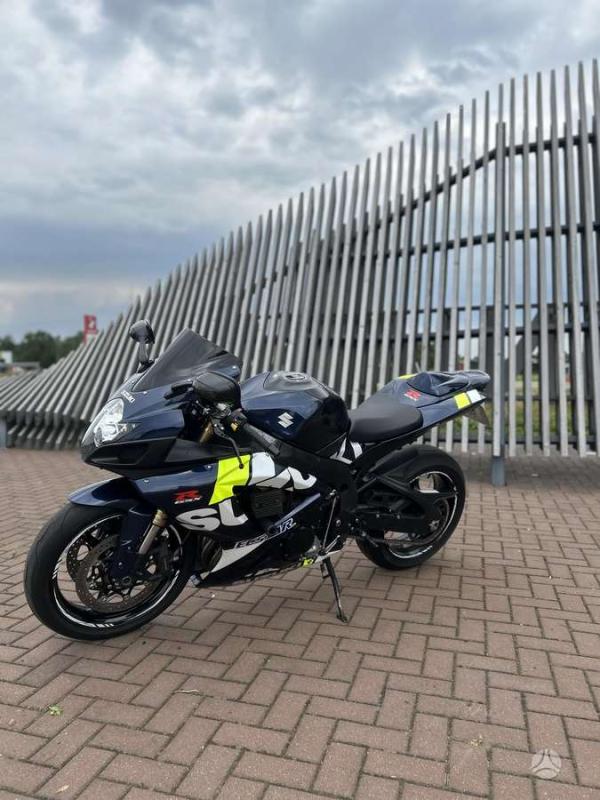 Black Suzuki GSX-R 2006 in Panevezys, with an engine capacity of 0.60 L and mileage of 38 thousand km for 4850 €, photo 3 on AUTOMOTO.COM.LV