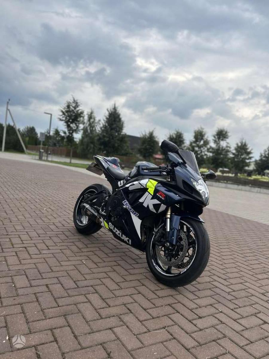 Black Suzuki GSX-R 2006 in Panevezys, with an engine capacity of 0.60 L and mileage of 38 thousand km for 4850 €, photo 5 on AUTOMOTO.COM.LV
