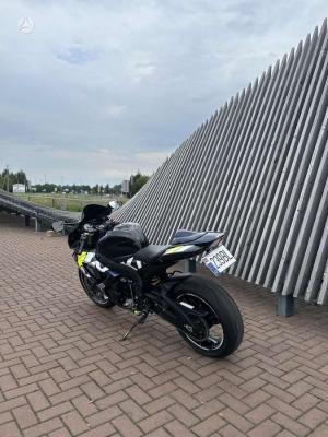 Black Suzuki GSX-R 2006 in Panevezys, with an engine capacity of 0.60 L and mileage of 38 thousand km for 4850 €, photo 6 on AUTOMOTO.COM.LV
