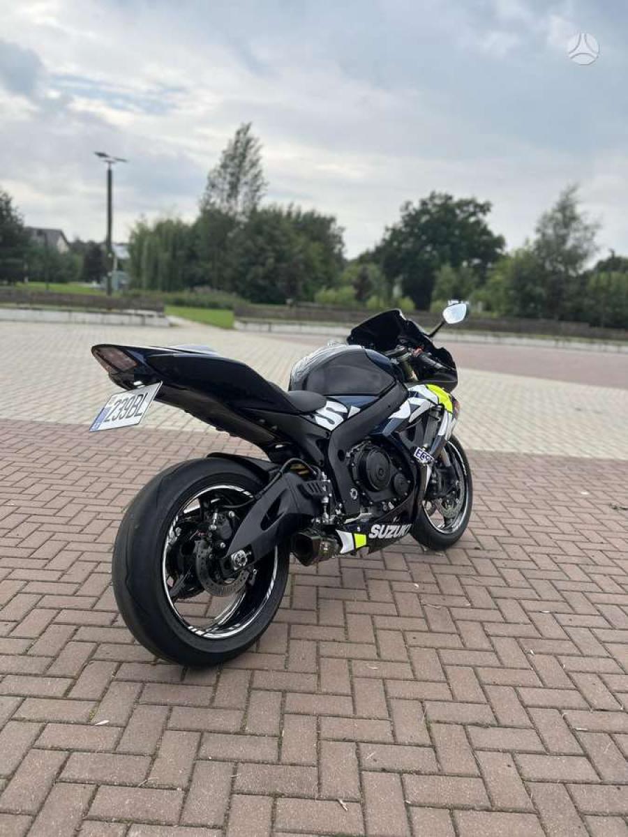 Black Suzuki GSX-R 2006 in Panevezys, with an engine capacity of 0.60 L and mileage of 38 thousand km for 4850 €, photo 7 on AUTOMOTO.COM.LV