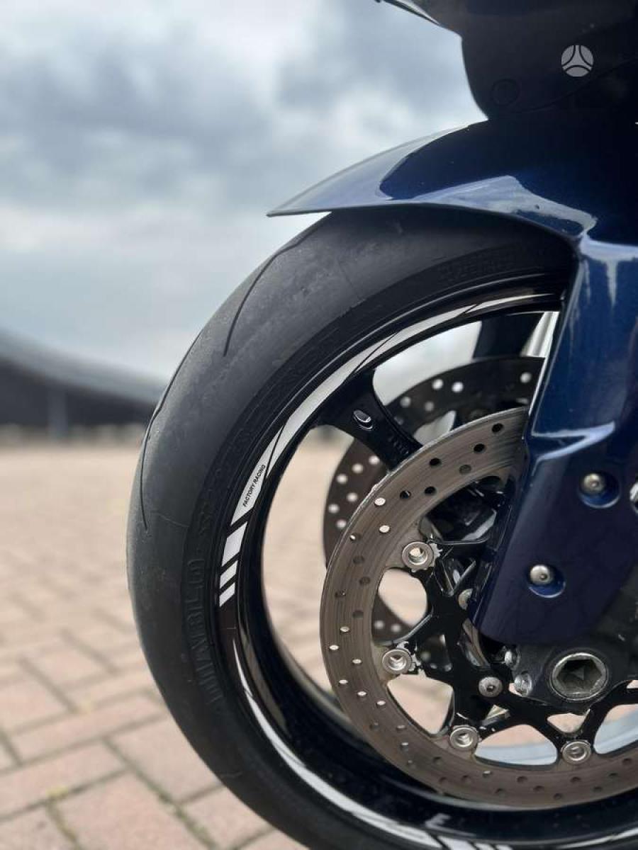 Black Suzuki GSX-R 2006 in Panevezys, with an engine capacity of 0.60 L and mileage of 38 thousand km for 4850 €, photo 8 on AUTOMOTO.COM.LV