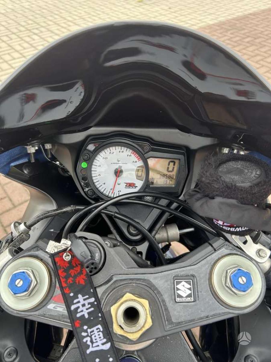 Black Suzuki GSX-R 2006 in Panevezys, with an engine capacity of 0.60 L and mileage of 38 thousand km for 4850 €, photo 9 on AUTOMOTO.COM.LV