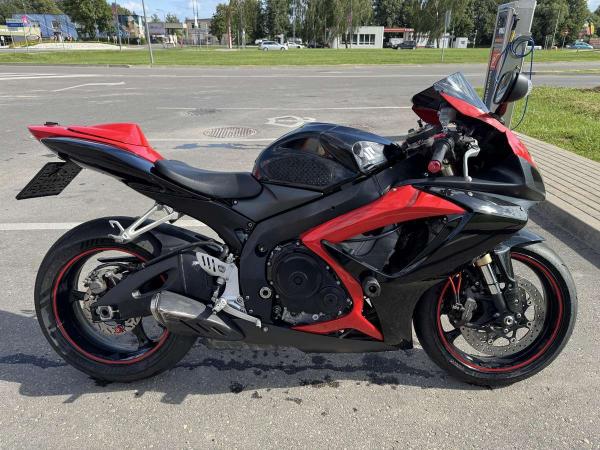 Melns Suzuki GSX-R 2006 Kaišiadorys, ar dzinēja tilpumu 0.60 L un nobraukumu 36 tūkst. km par 4000 €, foto 3 vietnē AUTOMOTO.COM.LV