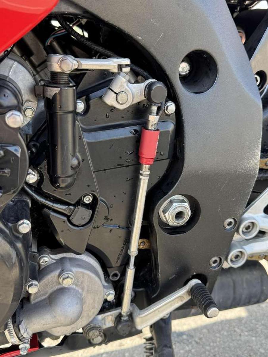Melns Suzuki GSX-R 2006 Kaišiadorys, ar dzinēja tilpumu 0.60 L un nobraukumu 36 tūkst. km par 4000 €, foto 9 vietnē AUTOMOTO.COM.LV