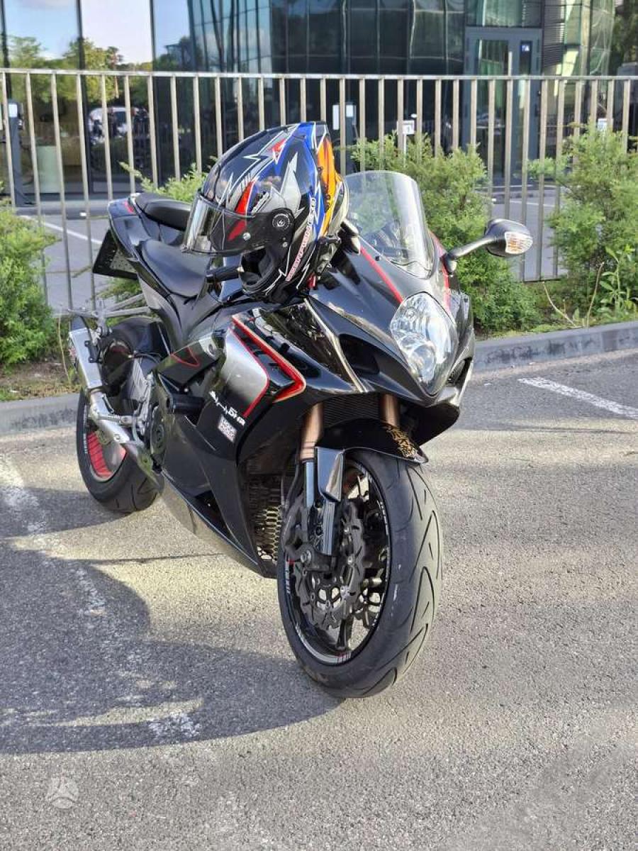 Black Suzuki GSX-R 2007 in Vilnius, with an engine capacity of 1.00 L and mileage of 40 thousand km for 6200 €, photo 1 on AUTOMOTO.COM.LV