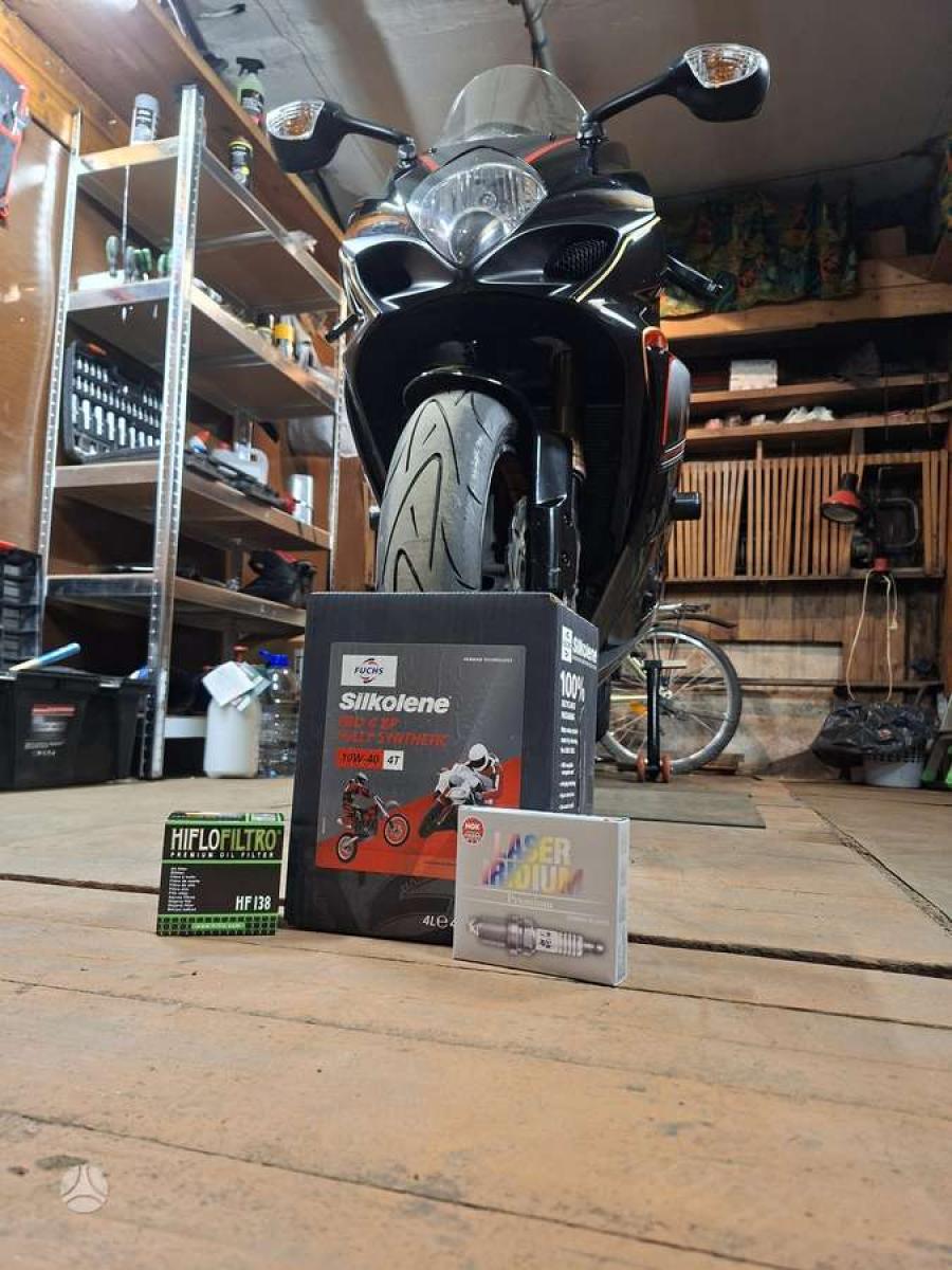 Black Suzuki GSX-R 2007 in Vilnius, with an engine capacity of 1.00 L and mileage of 40 thousand km for 6200 €, photo 3 on AUTOMOTO.COM.LV