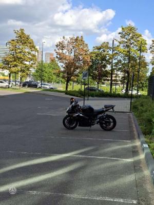 Black Suzuki GSX-R 2007 in Vilnius, with an engine capacity of 1.00 L and mileage of 40 thousand km for 6200 €, photo 6 on AUTOMOTO.COM.LV