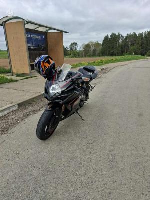 Black Suzuki GSX-R 2007 in Vilnius, with an engine capacity of 1.00 L and mileage of 40 thousand km for 6200 €, photo 7 on AUTOMOTO.COM.LV