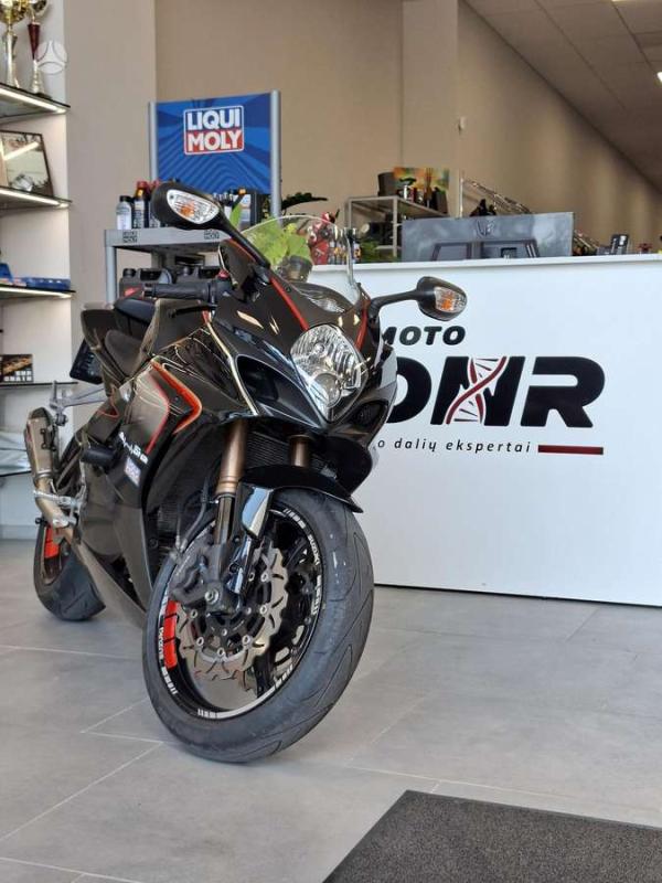 Melns Suzuki GSX-R 2007 Viļņa, ar dzinēja tilpumu 1.00 L un nobraukumu 40 tūkst. km par 6200 €, foto 9 vietnē AUTOMOTO.COM.LV
