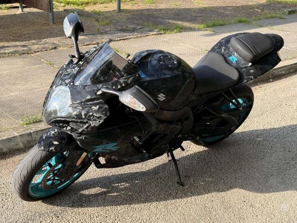 Черный Сузуки GSX-R 2007 в Шакяй, объемом двигателя 0.75 л и пробегом 60 тыс. км за 5100 €, фото 2 на AUTOMOTO.COM.LV