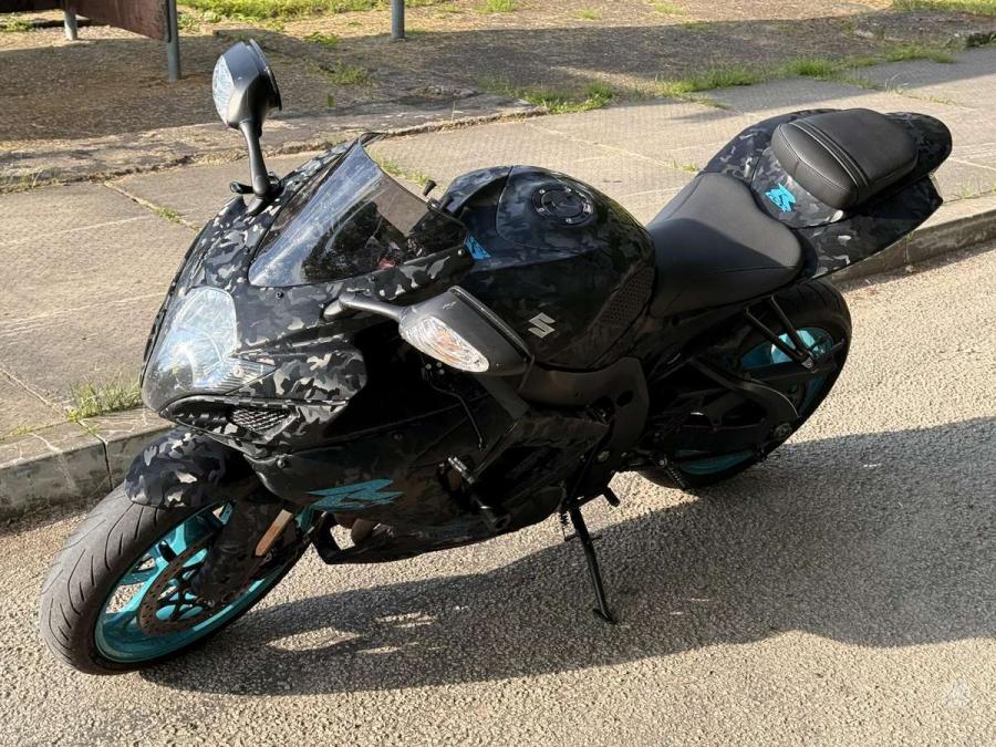 Черный Сузуки GSX-R 2007 в Шакяй, объемом двигателя 0.75 л и пробегом 60 тыс. км за 5100 €, фото 3 на AUTOMOTO.COM.LV