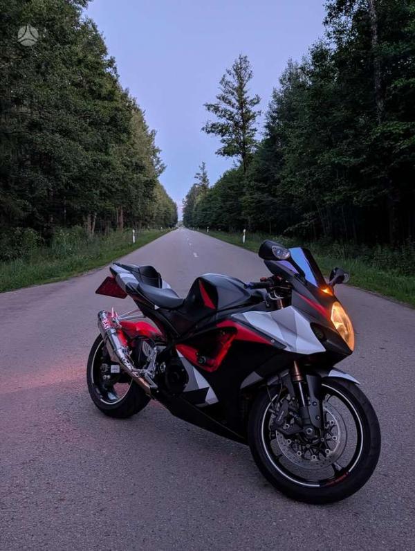 Черный Сузуки GSX-R 2007 в Каунас, объемом двигателя 1.00 л и пробегом 51 тыс. км за 4300 €, фото 1 на AUTOMOTO.COM.LV