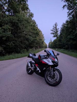 Melns Suzuki GSX-R 2007 Kauņa, ar dzinēja tilpumu 1.00 L un nobraukumu 51 tūkst. km par 4300 €, foto 3 vietnē AUTOMOTO.COM.LV