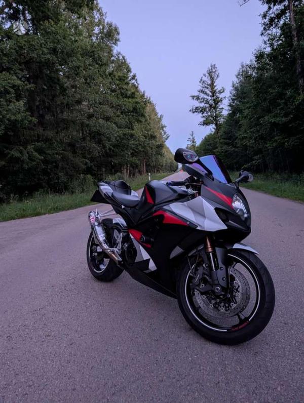Черный Сузуки GSX-R 2007 в Каунас, объемом двигателя 1.00 л и пробегом 51 тыс. км за 4300 €, фото 3 на AUTOMOTO.COM.LV