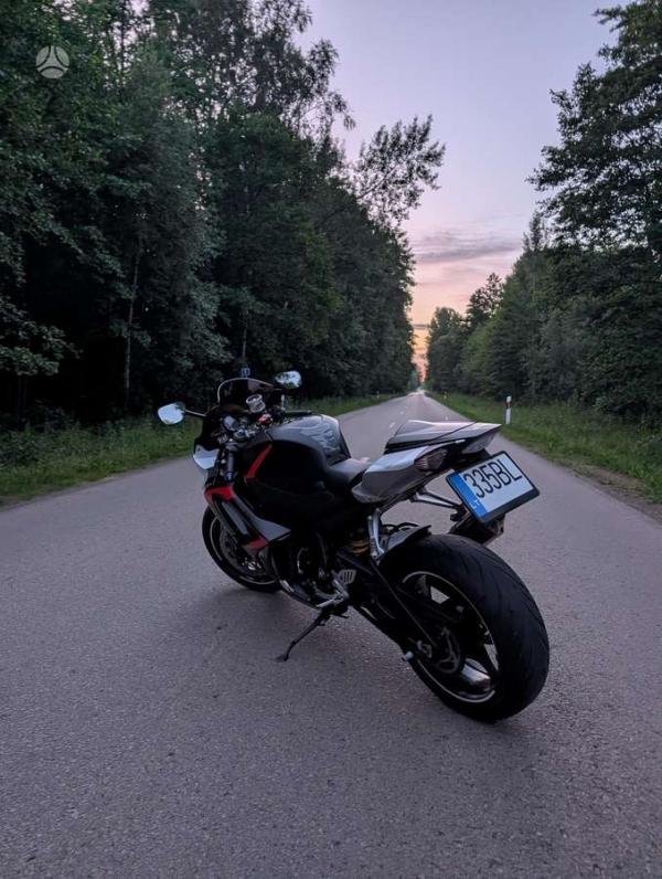 Черный Сузуки GSX-R 2007 в Каунас, объемом двигателя 1.00 л и пробегом 51 тыс. км за 4300 €, фото 4 на AUTOMOTO.COM.LV