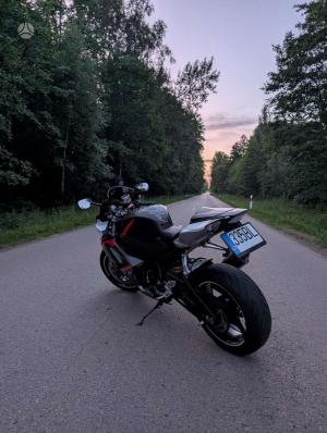 Melns Suzuki GSX-R 2007 Kauņa, ar dzinēja tilpumu 1.00 L un nobraukumu 51 tūkst. km par 4300 €, foto 5 vietnē AUTOMOTO.COM.LV