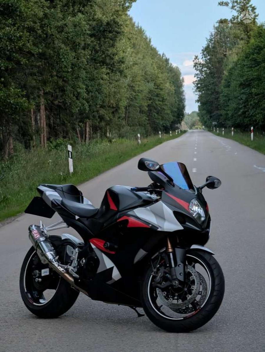 Melns Suzuki GSX-R 2007 Kauņa, ar dzinēja tilpumu 1.00 L un nobraukumu 51 tūkst. km par 4300 €, foto 6 vietnē AUTOMOTO.COM.LV