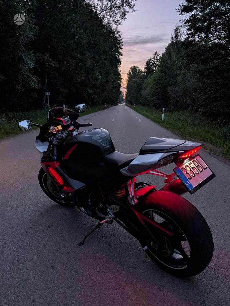 Melns Suzuki GSX-R 2007 Kauņa, ar dzinēja tilpumu 1.00 L un nobraukumu 51 tūkst. km par 4300 €, foto 7 vietnē AUTOMOTO.COM.LV