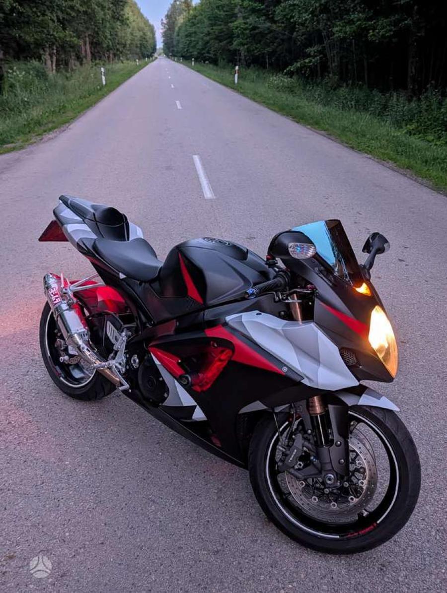 Melns Suzuki GSX-R 2007 Kauņa, ar dzinēja tilpumu 1.00 L un nobraukumu 51 tūkst. km par 4300 €, foto 8 vietnē AUTOMOTO.COM.LV