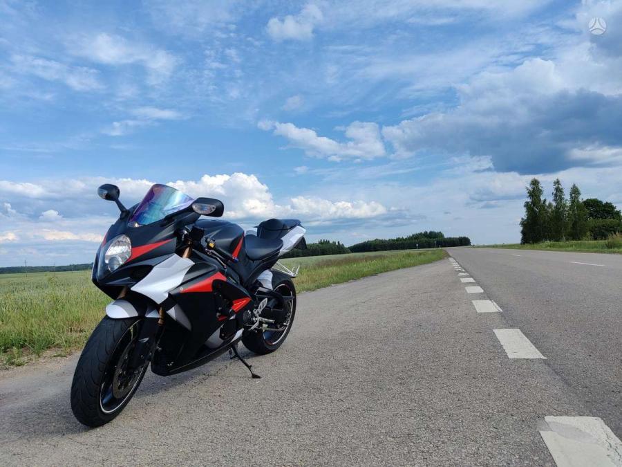 Melns Suzuki GSX-R 2007 Kauņa, ar dzinēja tilpumu 1.00 L un nobraukumu 51 tūkst. km par 4300 €, foto 9 vietnē AUTOMOTO.COM.LV