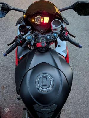 Melns Suzuki GSX-R 2007 Kauņa, ar dzinēja tilpumu 1.00 L un nobraukumu 51 tūkst. km par 4300 €, foto 10 vietnē AUTOMOTO.COM.LV