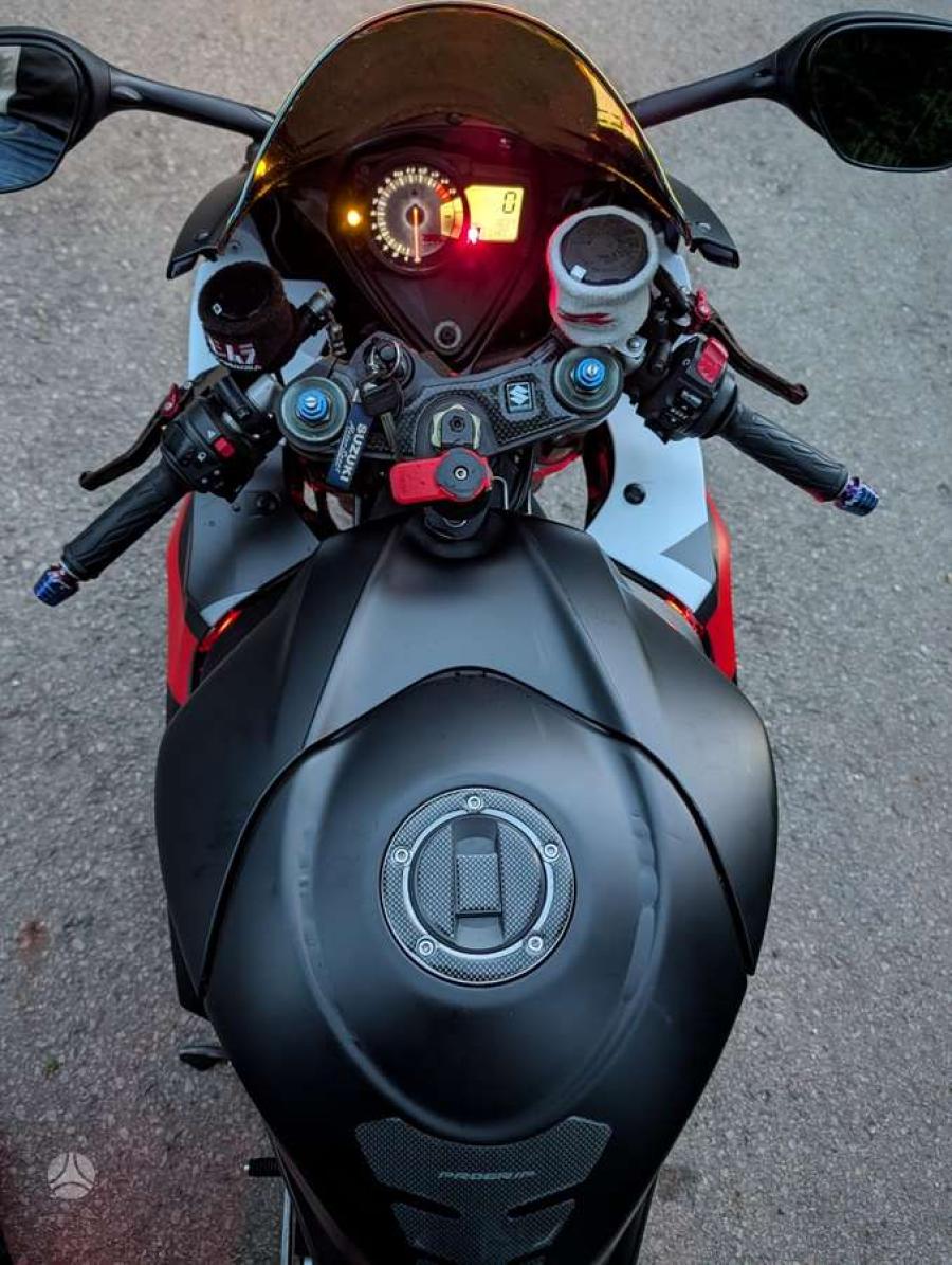 Melns Suzuki GSX-R 2007 Kauņa, ar dzinēja tilpumu 1.00 L un nobraukumu 51 tūkst. km par 4300 €, foto 10 vietnē AUTOMOTO.COM.LV