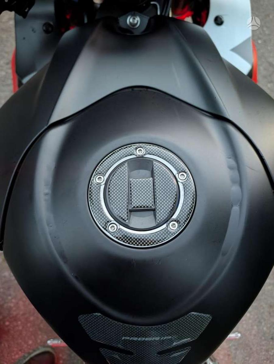 Melns Suzuki GSX-R 2007 Kauņa, ar dzinēja tilpumu 1.00 L un nobraukumu 51 tūkst. km par 4300 €, foto 11 vietnē AUTOMOTO.COM.LV