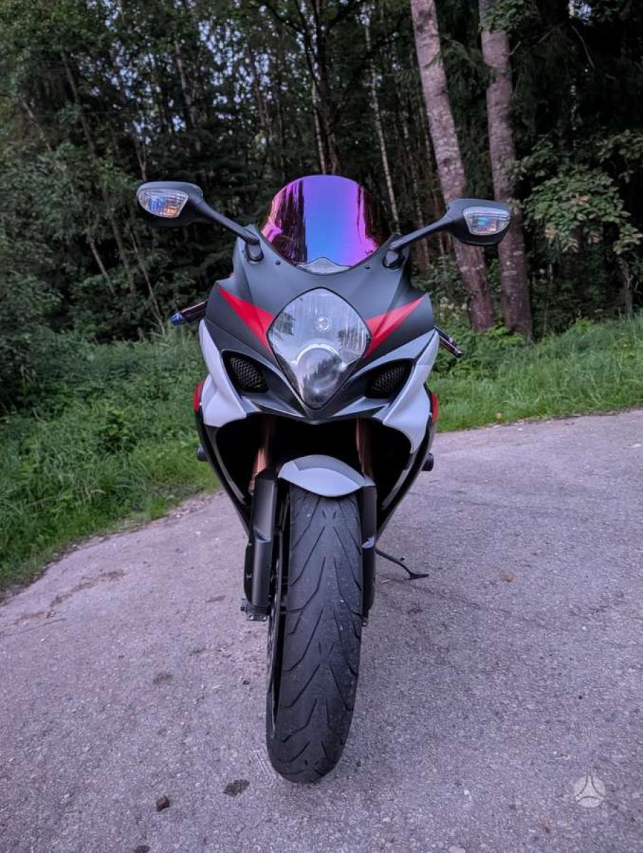 Melns Suzuki GSX-R 2007 Kauņa, ar dzinēja tilpumu 1.00 L un nobraukumu 51 tūkst. km par 4300 €, foto 13 vietnē AUTOMOTO.COM.LV