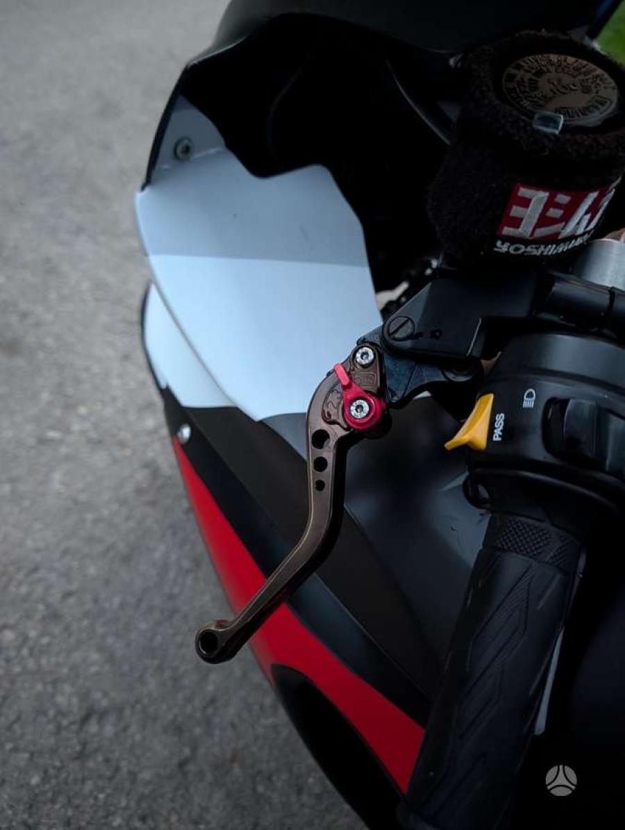 Melns Suzuki GSX-R 2007 Kauņa, ar dzinēja tilpumu 1.00 L un nobraukumu 51 tūkst. km par 4300 €, foto 14 vietnē AUTOMOTO.COM.LV