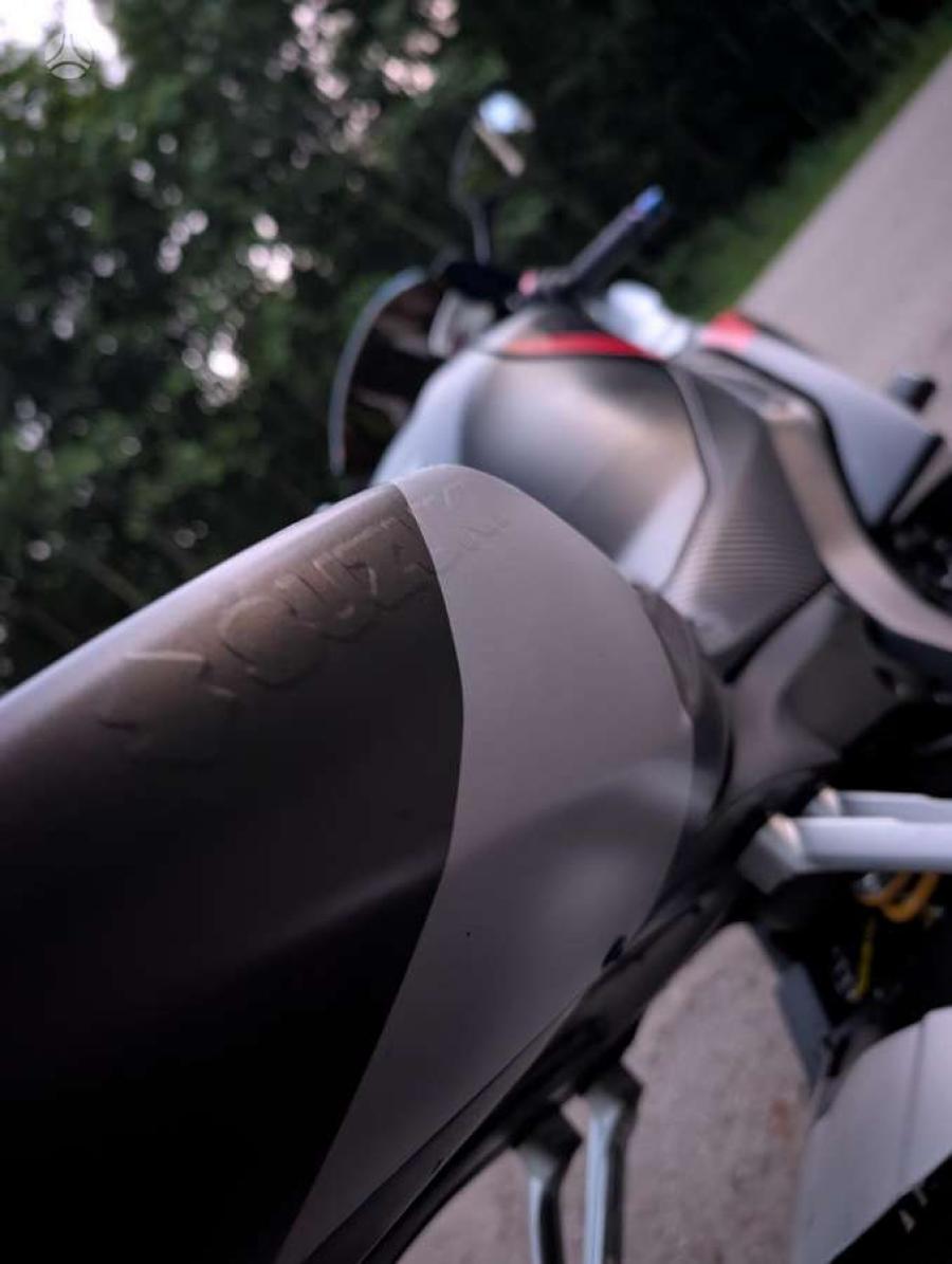 Melns Suzuki GSX-R 2007 Kauņa, ar dzinēja tilpumu 1.00 L un nobraukumu 51 tūkst. km par 4300 €, foto 15 vietnē AUTOMOTO.COM.LV