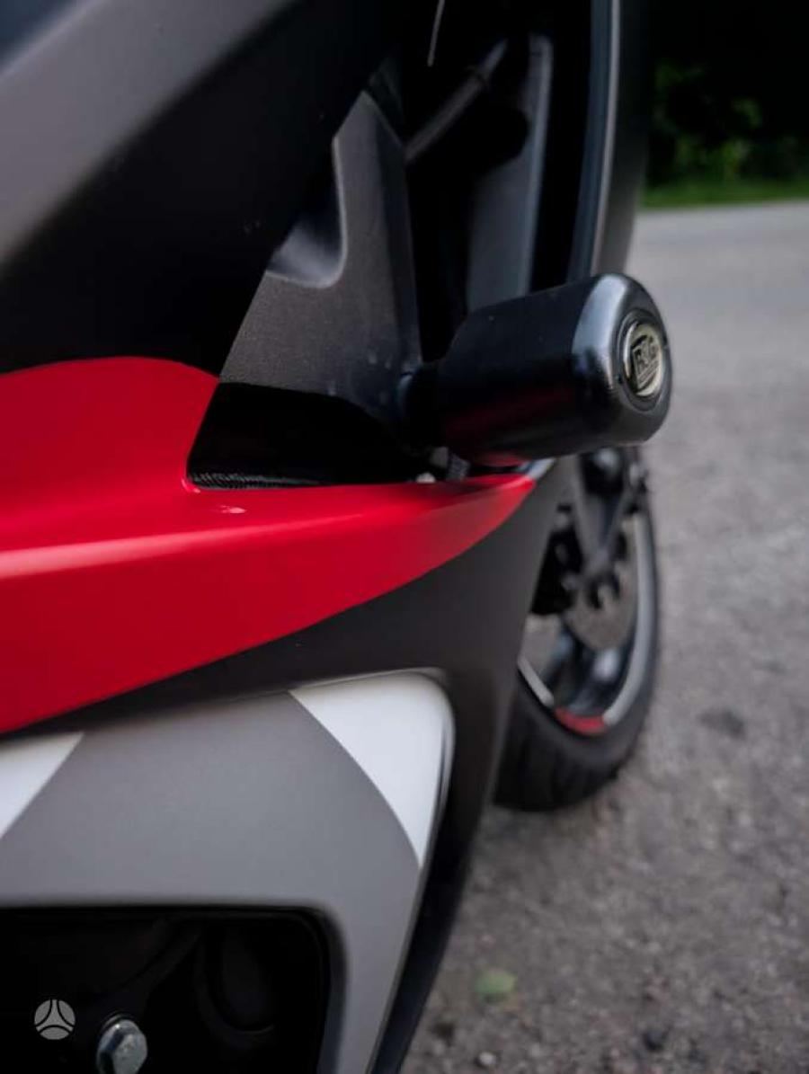 Melns Suzuki GSX-R 2007 Kauņa, ar dzinēja tilpumu 1.00 L un nobraukumu 51 tūkst. km par 4300 €, foto 17 vietnē AUTOMOTO.COM.LV