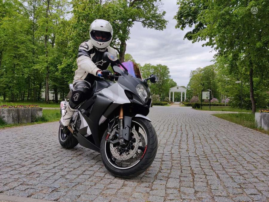 Melns Suzuki GSX-R 2007 Kauņa, ar dzinēja tilpumu 1.00 L un nobraukumu 51 tūkst. km par 4300 €, foto 22 vietnē AUTOMOTO.COM.LV
