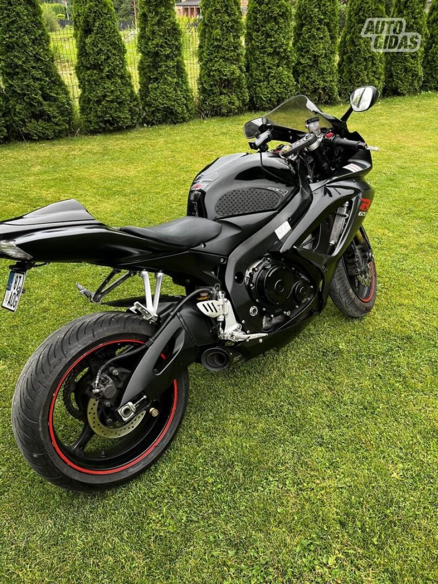 Melns Suzuki GSX-R 2007 Viļņa, ar dzinēja tilpumu 0.75 L un nobraukumu 0 tūkst. km par 3700 €, foto 3 vietnē AUTOMOTO.COM.LV