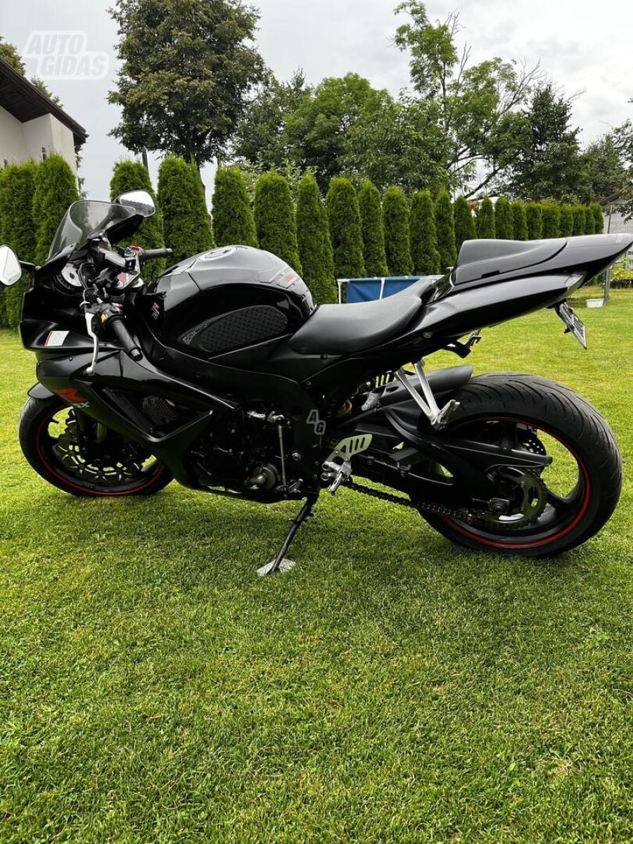 Melns Suzuki GSX-R 2007 Viļņa, ar dzinēja tilpumu 0.75 L un nobraukumu 0 tūkst. km par 3700 €, foto 5 vietnē AUTOMOTO.COM.LV