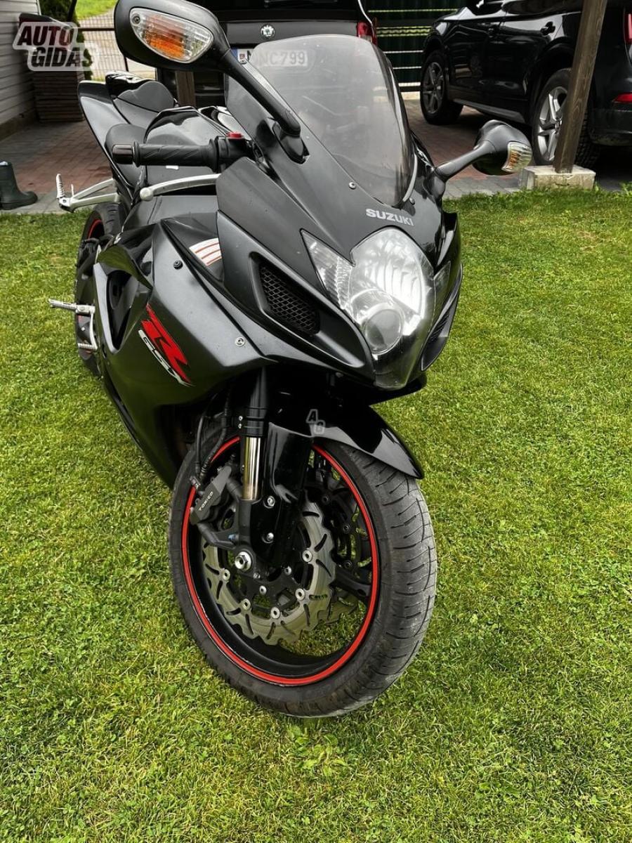 Melns Suzuki GSX-R 2007 Viļņa, ar dzinēja tilpumu 0.75 L un nobraukumu 0 tūkst. km par 3700 €, foto 9 vietnē AUTOMOTO.COM.LV