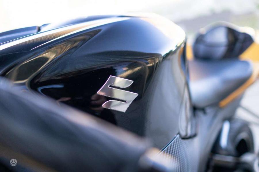 Melns Suzuki GSX-R 2008 Viļņa, ar dzinēja tilpumu 1.00 L un nobraukumu 40 tūkst. km par 6899 €, foto 19 vietnē AUTOMOTO.COM.LV
