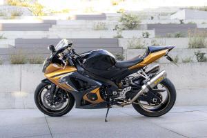 Black Suzuki GSX-R 2008 in Vilnius, with an engine capacity of 1.00 L and mileage of 40 thousand km for 6899 €, photo  on AUTOMOTO.COM.LV